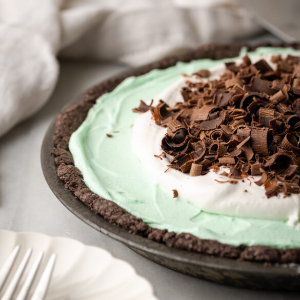 No Bake Grasshopper Chocolate Mint Icebox Pie (Vegan) - Well Fed Baker